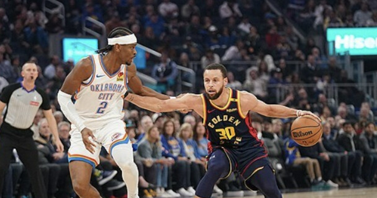 [NBA] ‘1쿼터 침묵 딛고 역전극’ 커리 돌아온 GSW, SGA 52점 앞세운 OKC에 신승