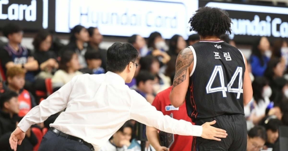 ‘반칙 0개’ 프림, 이우석·숀롱과 61점 합작…현대모비스, 지친 KCC 꺾고 4연패 탈출