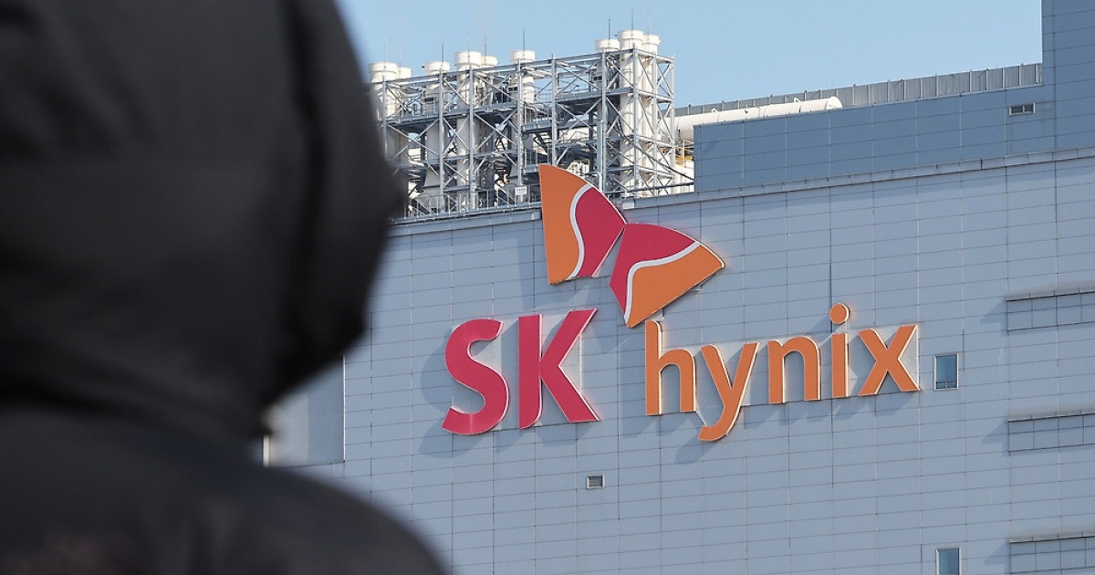 SK hynix shares tumble after DeepSeek’s low-cost AI model shakes chip ...
