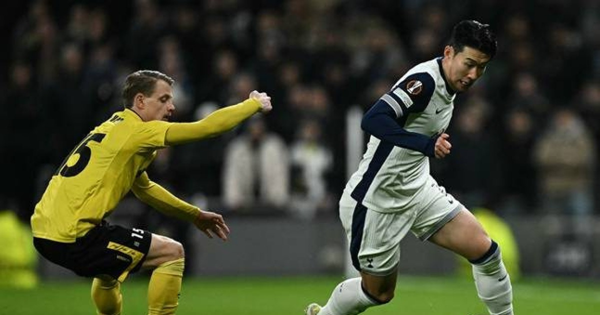 '드리블 10회+축신 빙의' 손흥민, 돌연 45분 교체 OUT→토트넘 3-0 승 'UEL 16강 직행'... 21세 초신성 '1골 1도움'