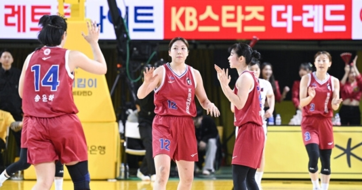 '강이슬 28점' 여자농구 KB, BNK 꺾고 공동 4위 도약