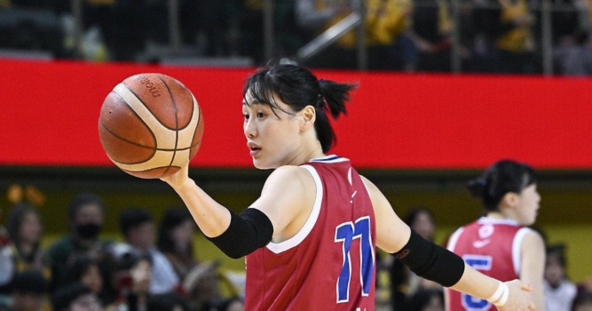 '퀸' 강이슬 28점-13리바운드 폭발…KB, '김소니아 30점' BNK 70-61 잡고 '공동 4위 등극'