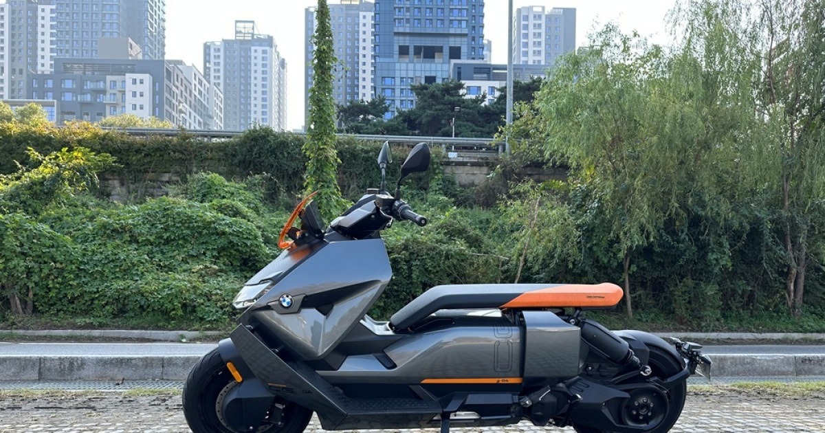 [시승]'새로운 종의 출현'..BMW모토라드 CE04