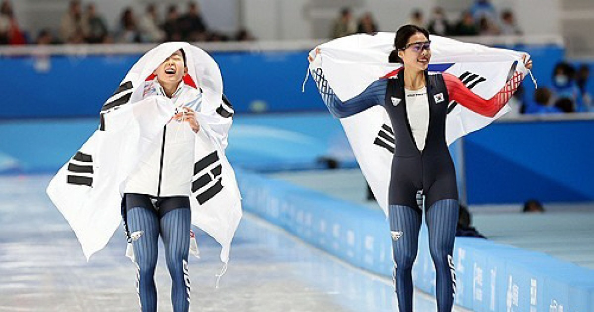 [속보] 빙속 김민선, 하얼빈 AG 여자 500m 금빛 질주…이나현 은메달