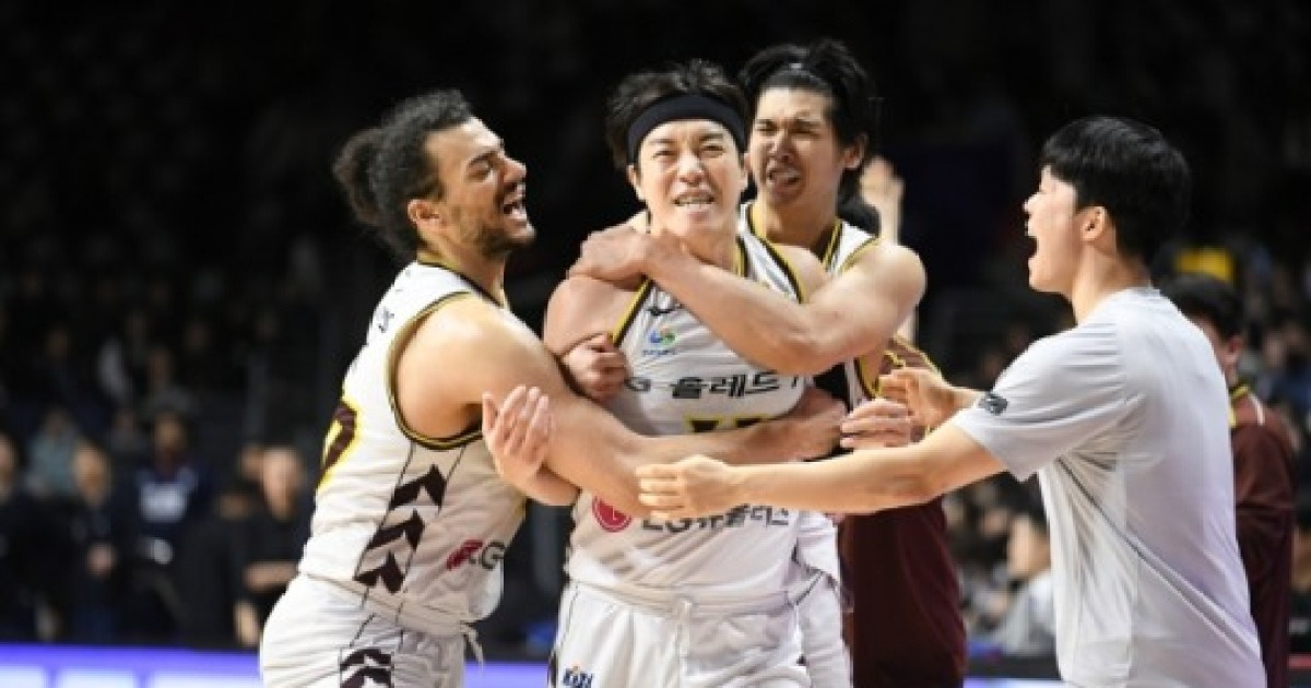 LG, KCC에 5연승...허일영 결정적 3점슛으로 승부 매듭