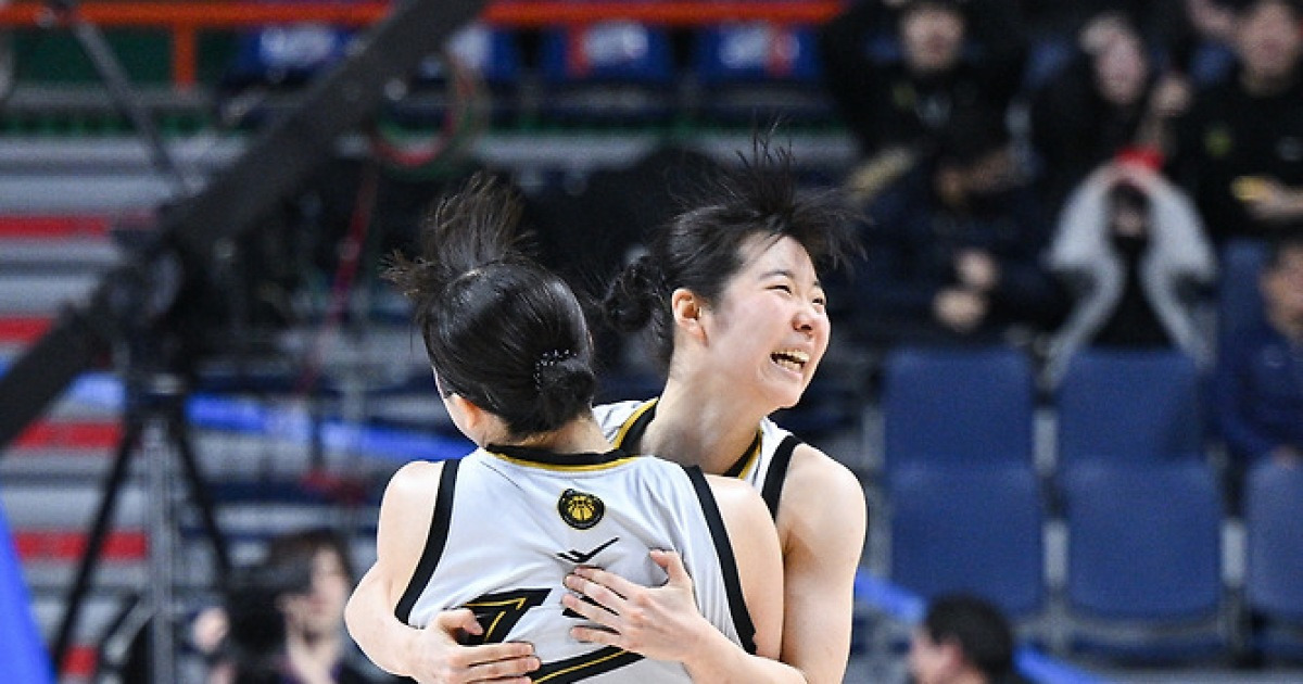 '모에, 연장 가는 3점슛' KB스타즈 4위 PO 희망, 연장 접전 끝 '대어' BNK 66-63 제압