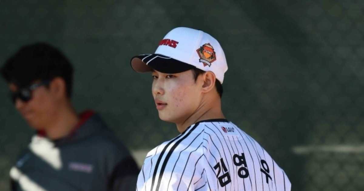 "영구결번 목표" 초6 생일 선물로 야구 입문→팔꿈치 수술→LG 1R 루키, 당돌한 각오 전했다