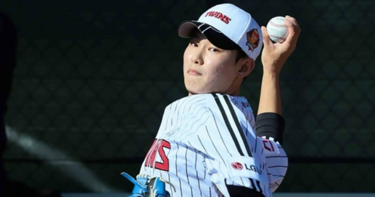 '전력도 아닌데' 151km 찍은 2006년생 신인…LG 김영우 "목표는 '영구 결번'"