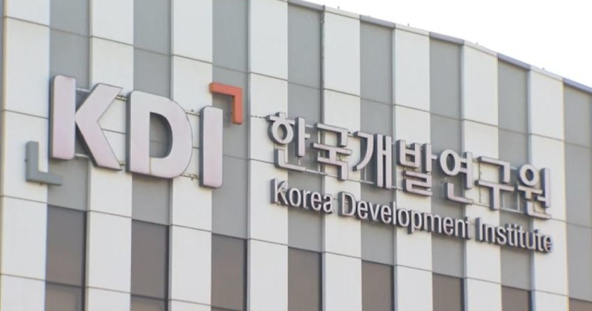KDI 두달째 "경기 하방위험 증대" 진단