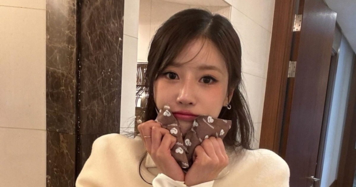 [SCin스타] 아이보리 코트+발그레한 볼로 청순美 더한 이미주 "귀여움 한도 초과"