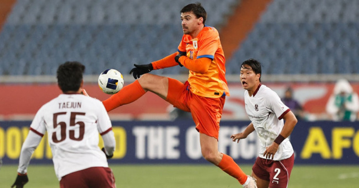 [ACLE 리뷰] '졌지만 웃었다' 광주, 산둥 원정 1-3 패배...창단 최초 16강 진출 확정