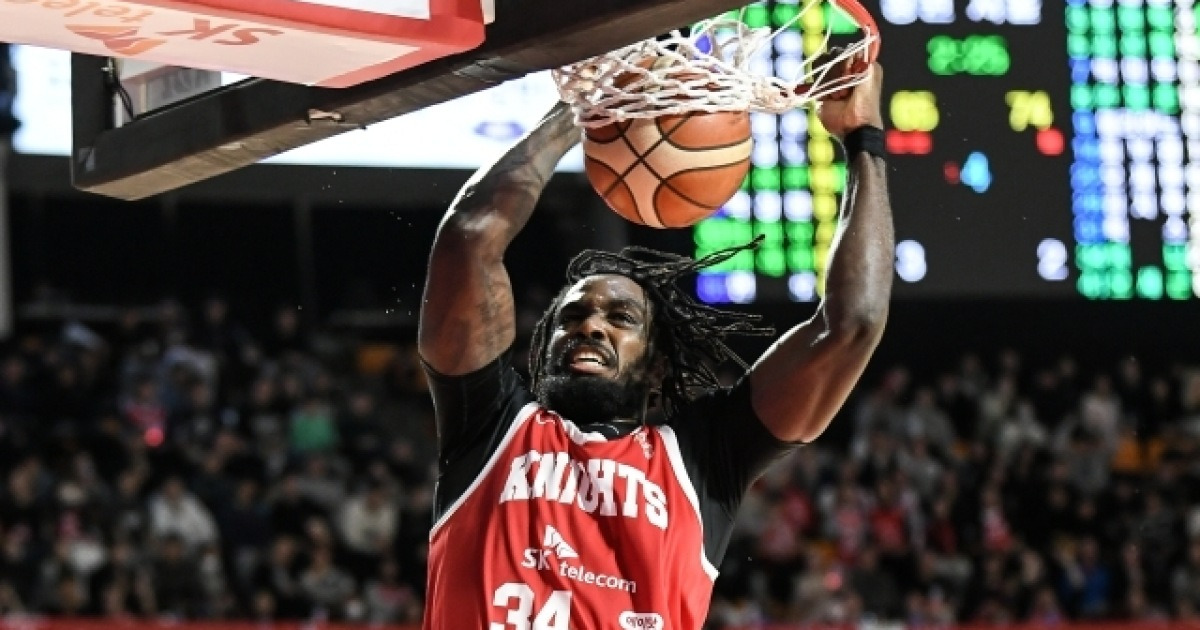 KBL 새 역사 쓴 워니, 1·2R 이어 4R에도 MVP 선정…맥도웰·라건아 넘어 최다 외국선수 MVP 예약