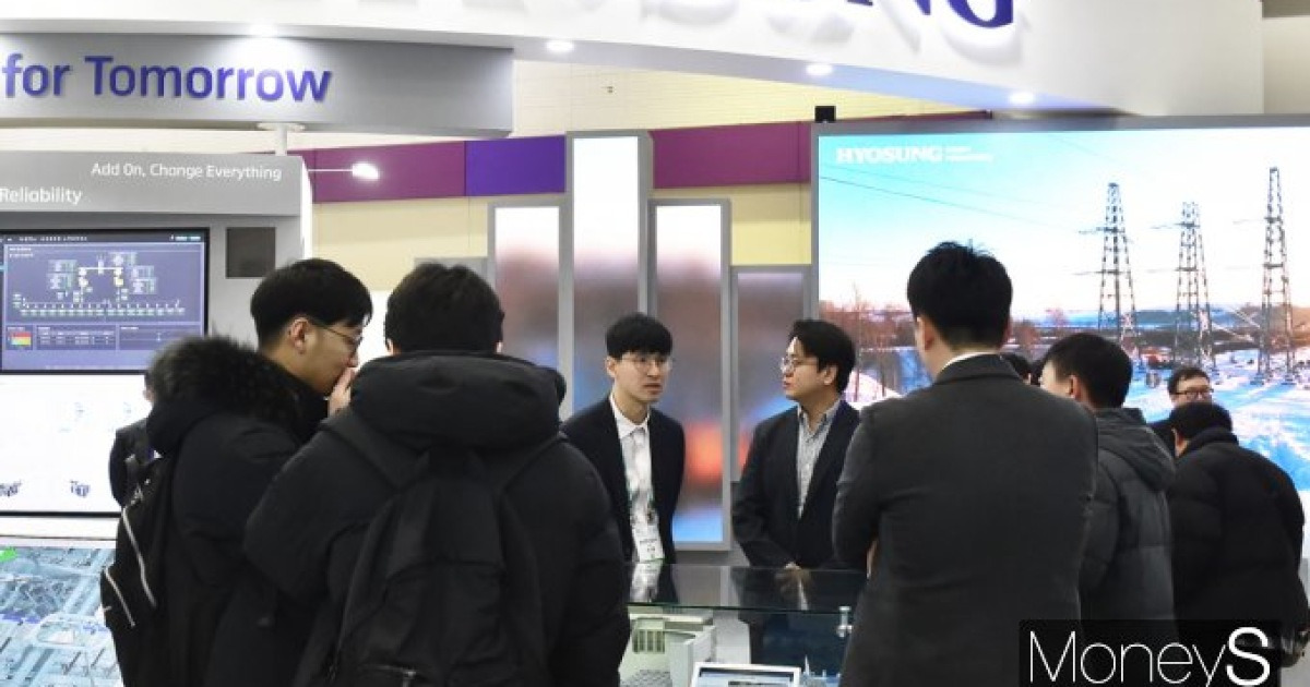 [머니S포토] KSGE 2025, 효성중공업 'AI 기반 솔루션' 선봬
