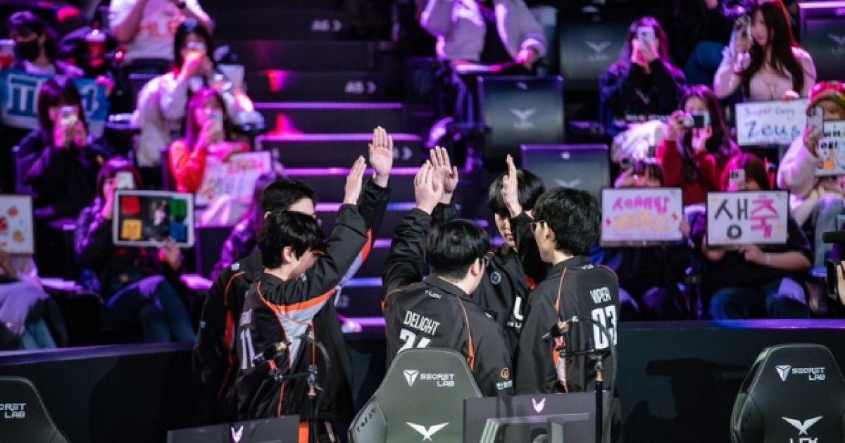 ‘풀세트 혈전’ 한화생명, T1 꺾고 LCK컵 PO 2R 합류