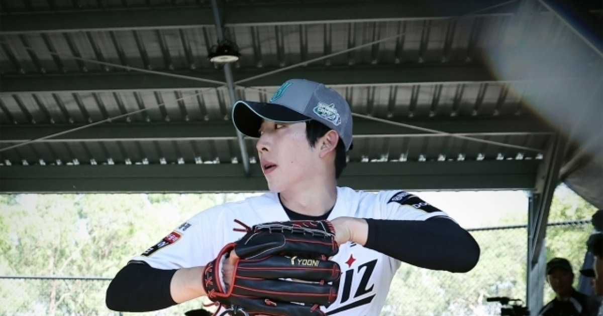 "직구가 와..." 투수 조련사 대만족, 이래서 155km 1차지명 우완 내줬구나 [MD질롱]