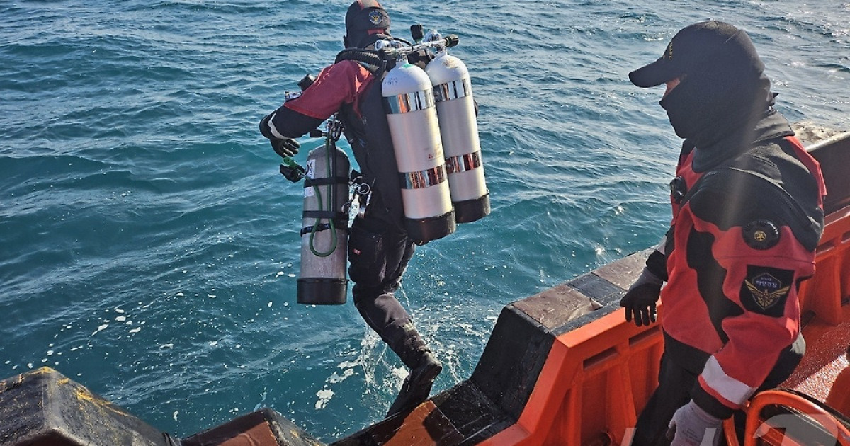 82m 가라앉은 서경호 수색에 잠수사 2명 투입…수심 60m 근접