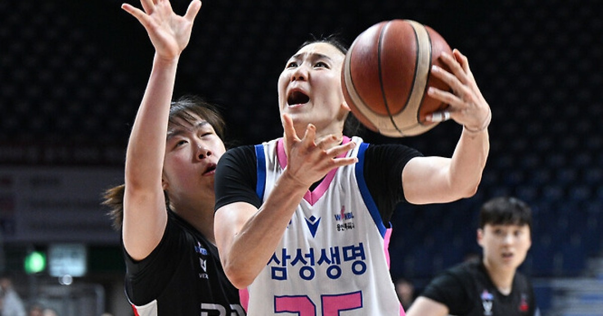 [BK 리뷰] '배혜윤 29점 폭발' 삼성생명, BNK에 접전 끝 승리... 4연패 탈출 성공