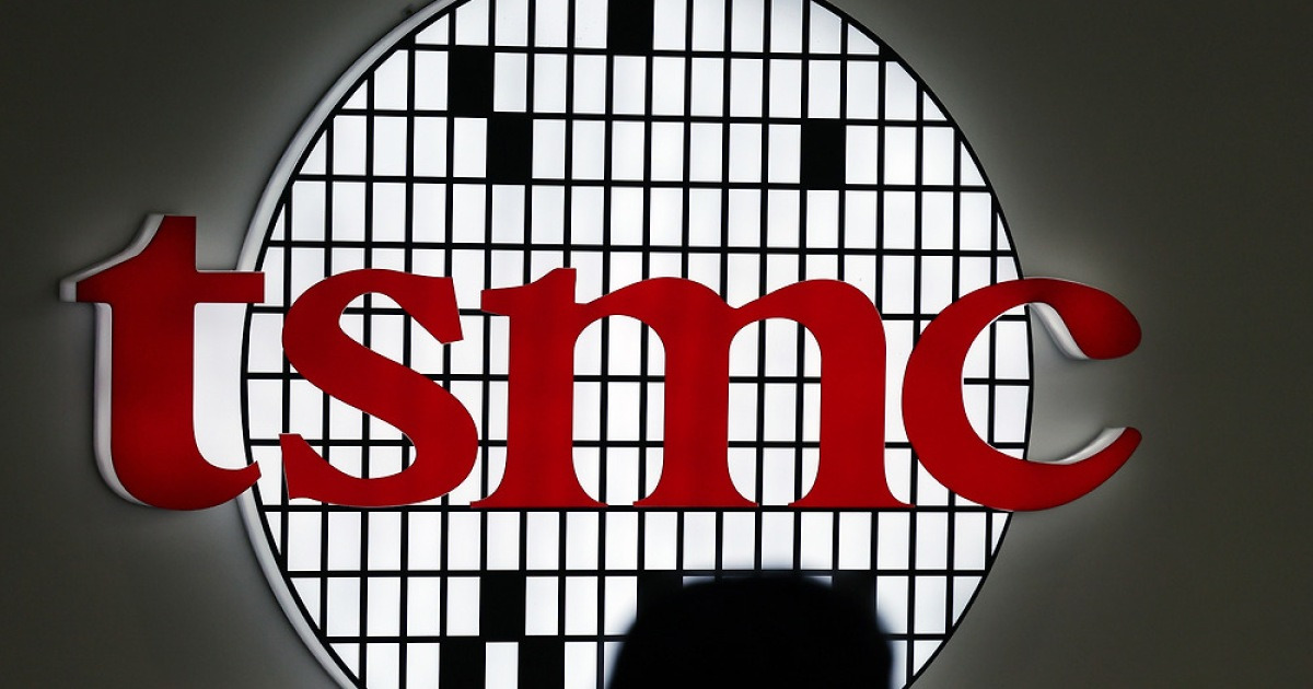 트럼프 "美반도체 살려라" TSMC 압박에…인텔 공장 인수 고려