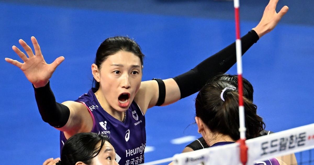 '김연경 은퇴투어' 오늘부터 시작! IBK 3-0 셧아웃 → 꽃다발 정도만 요청했는데.. 첫 주자 IBK기업, 이틀만에 최대한 성의껏 준비