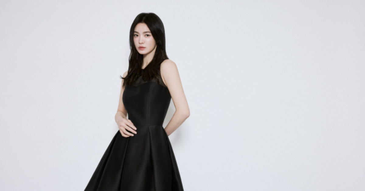 송혜교 우아한데 과감해…어떤 옷도 고급스럽게