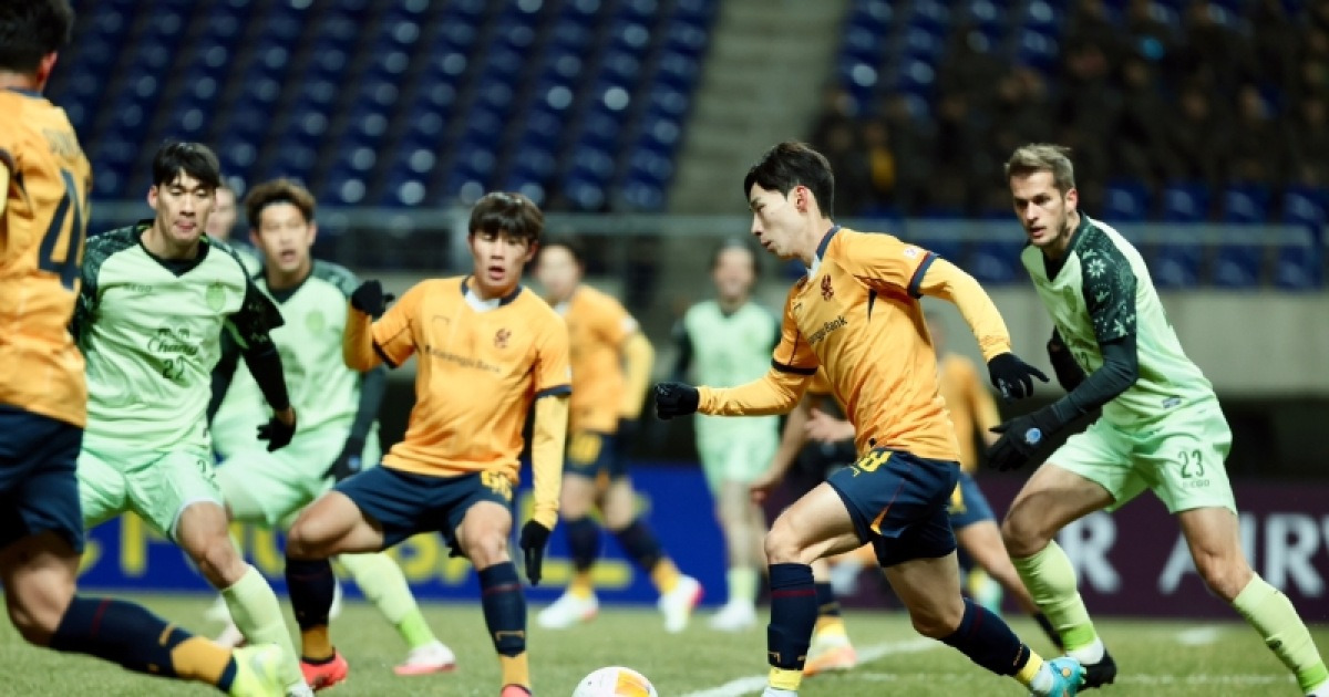 '16강 확정' 광주FC, ACLE서 부리람과 2대 2 무승부