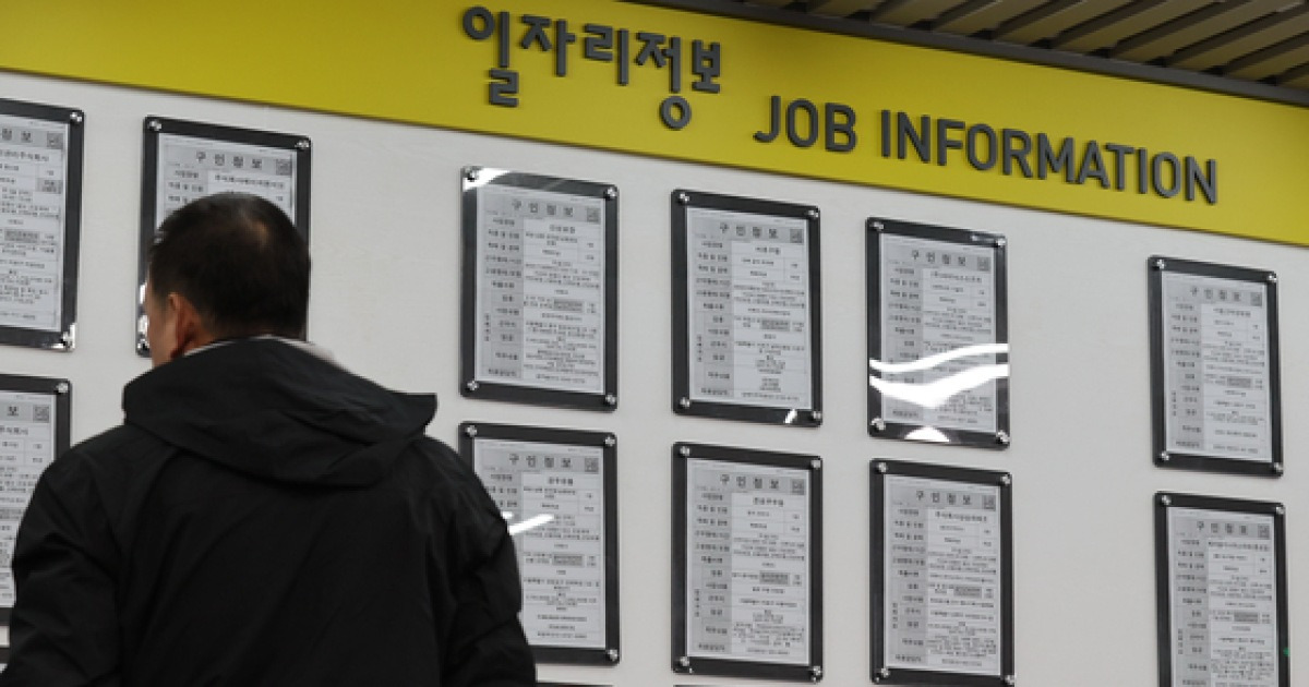 New hires fall for second year straight