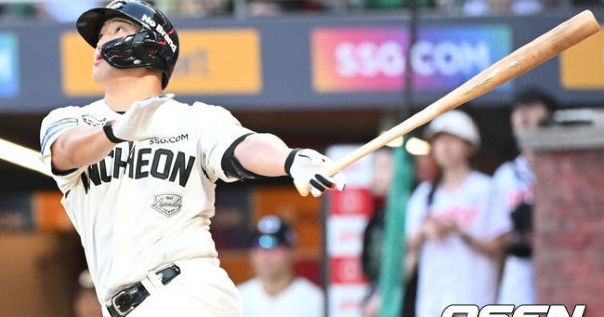 '연타석 2루타→연타석 홈런→캠프 MVP'까지...구원왕 출신 타자의 대반란, SSG 외야 판도 뒤집을까