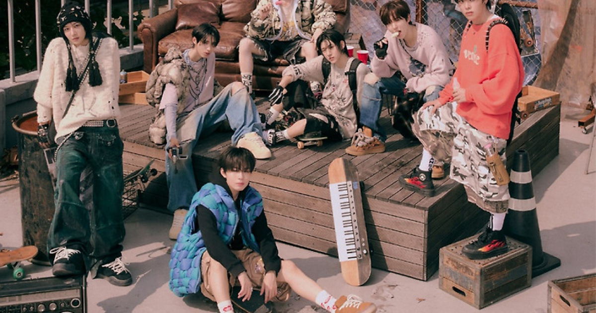 'JYP' 킥플립, 데뷔 앨범 수록곡 'Knock Knock' MV 국내외 인기