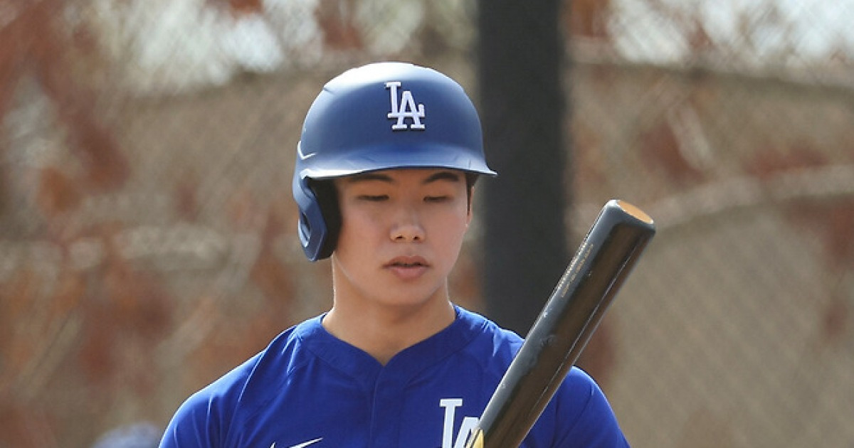 '김혜성 155km 강속구 잘 참았다' ML 시범경기 데뷔전서 특급 선구안 자랑