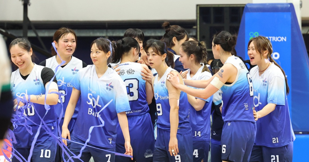 WKBL 정규시즌 종료…신한은행, 최종전에서 BNK에 30점차 완승으로 유종의 미