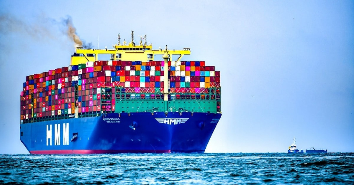 美, 中 선사에 수십억 수수료 카드 '만지작'…HMM '급등'