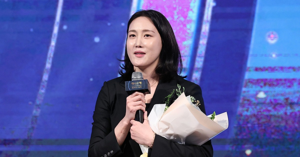 '38세 WKBL 전설' 김정은, 다시 운동화 끈 맨다…"끝내기 아쉬워"