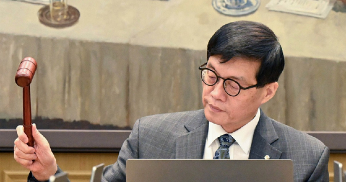 BOK cuts interest rate to 2.75%, warns of slower growth at 1.5%