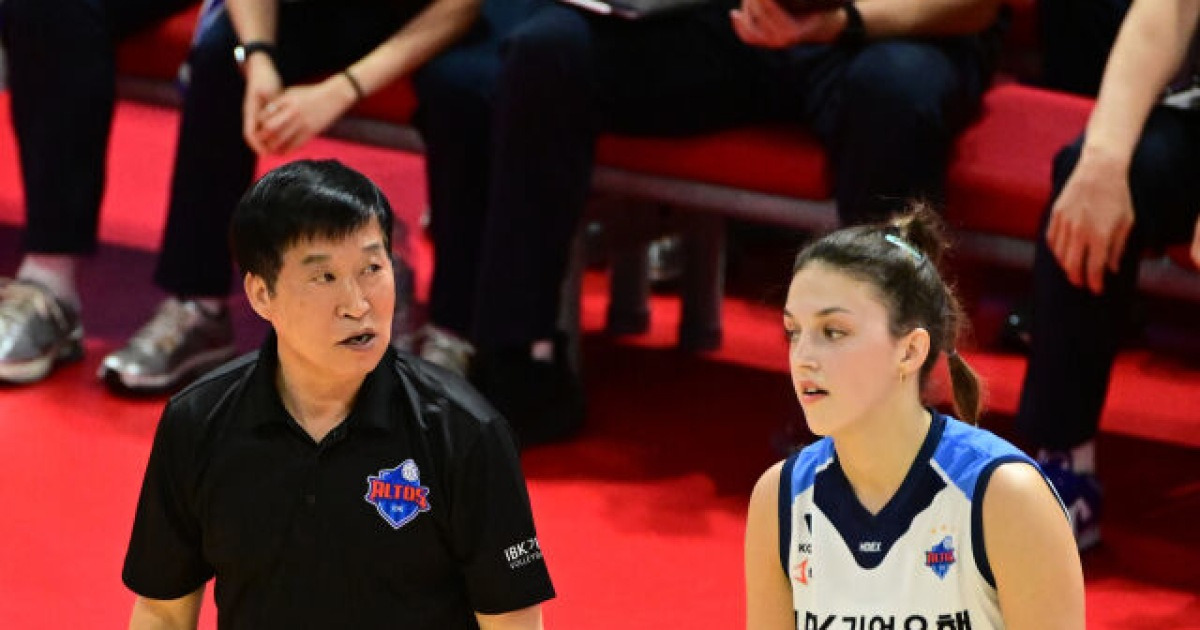 IBK 1승11패 악몽, 33억 쏟고도 사실상 4년 연속 봄배구 탈락…"안 되면 짜증 내는데" 그래도 이 선수밖에 없다