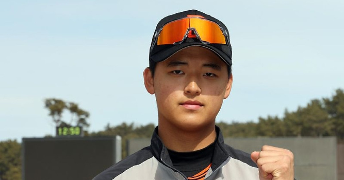 '154km 강속구' 북일고 박준현, 전체 1번 경쟁 불붙였다