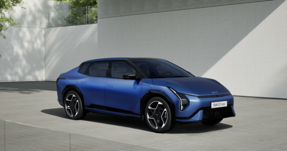“현대차그룹 EV 중 최장”…기아, 533km 달리는 전기차 ‘EV4’ 공개