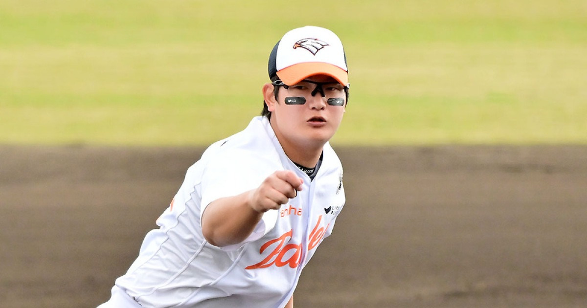 KIA전 'KKK' 김서현, 올해는 정말 터진다?…"투구 밸런스 안정 느껴져" [오키나와 리포트]