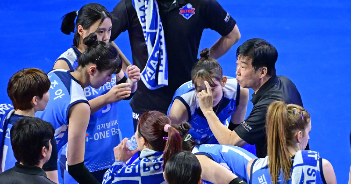 33억원 투자·외국인 세터 발탁...모두 실패한 IBK기업은행