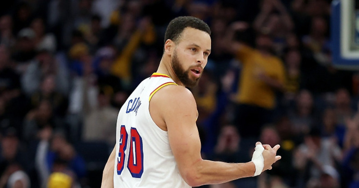 '52-66 뒤집었다' 3점 12개 포함 56점 '매직 커리'…GSW 5연승, 버틀러 합류 후 7승 1패