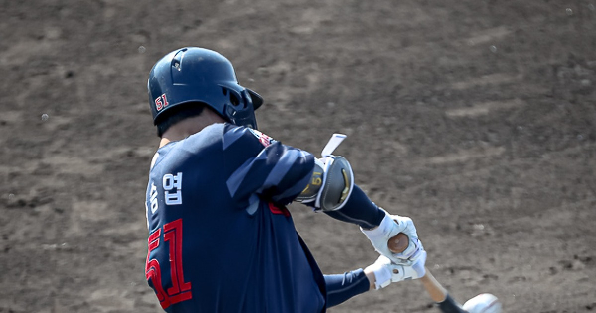 롯데는 日 165km 괴물 없어도 힘겨웠다…천재타자 홈런포에 위안, 에이스는 148km 위력투