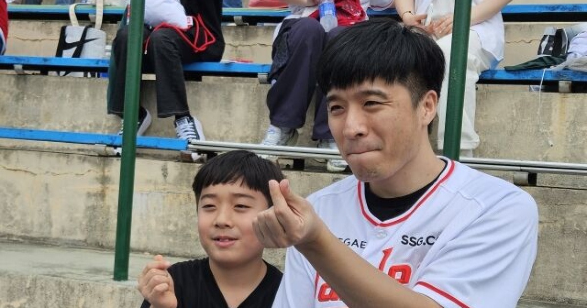 "KIA가 우승한 다음 해에 꼭…올 시즌도 SSG 우승할 것 같아요" 오키나와로 온 최정 '468호 홈런공' 획득 팬의 예측 [MD오키나와]