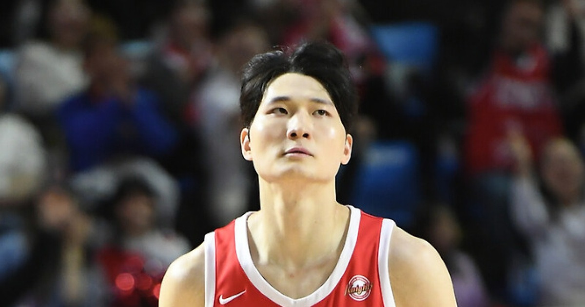 [BK 리뷰] ‘안영준의 스피드&해결능력’ SK, KCC 10연패 빠뜨리고 선두 굳히기