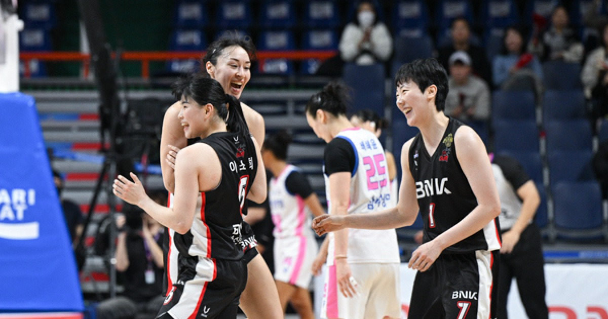 ‘외곽포 폭발’ BNK, 삼성생명 꺾고 PO 1차전 승리…챔피언 결정전 확률 91.7% 챙겼다