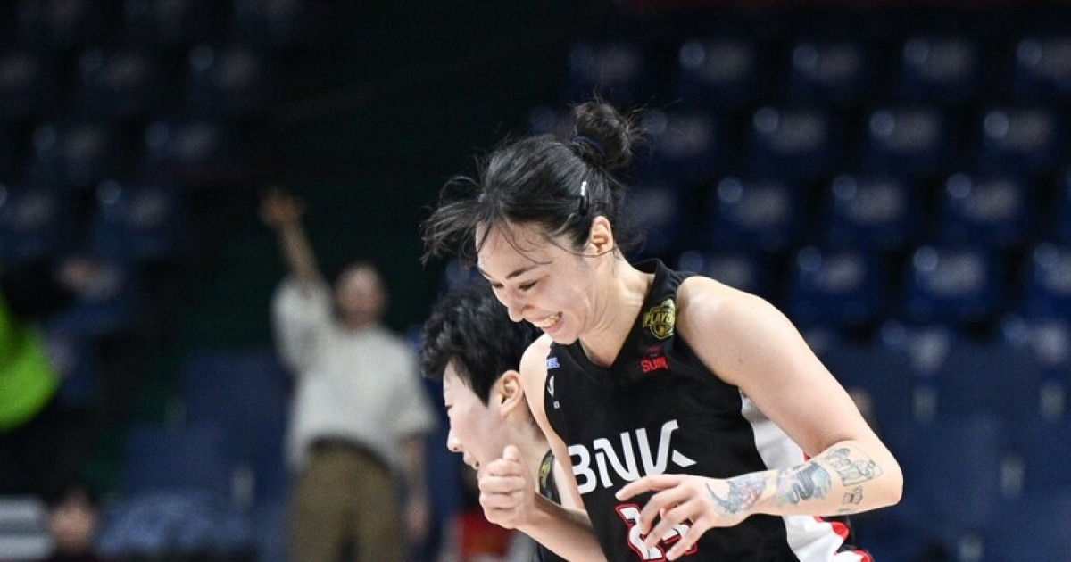 우리은행·BNK 먼저 웃다…여자프로농구 PO 1차전