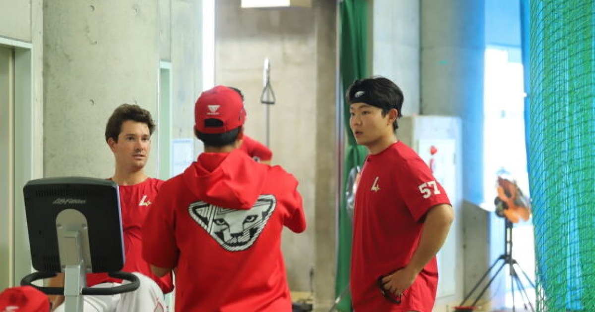 美에서 옆에 딱, 157km K-머신에게 어떤 조언 들었나…ERA 7점대 100순위 투수, 꿈 생겼다 "풀타임 100이닝"