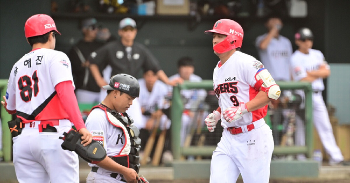 윤도현 이우성 홈런 폭발, 위즈덤 첫 장타...'16안타' KIA, KT 꺾고 첫 승 피날레 [오!쎈 오키나와]