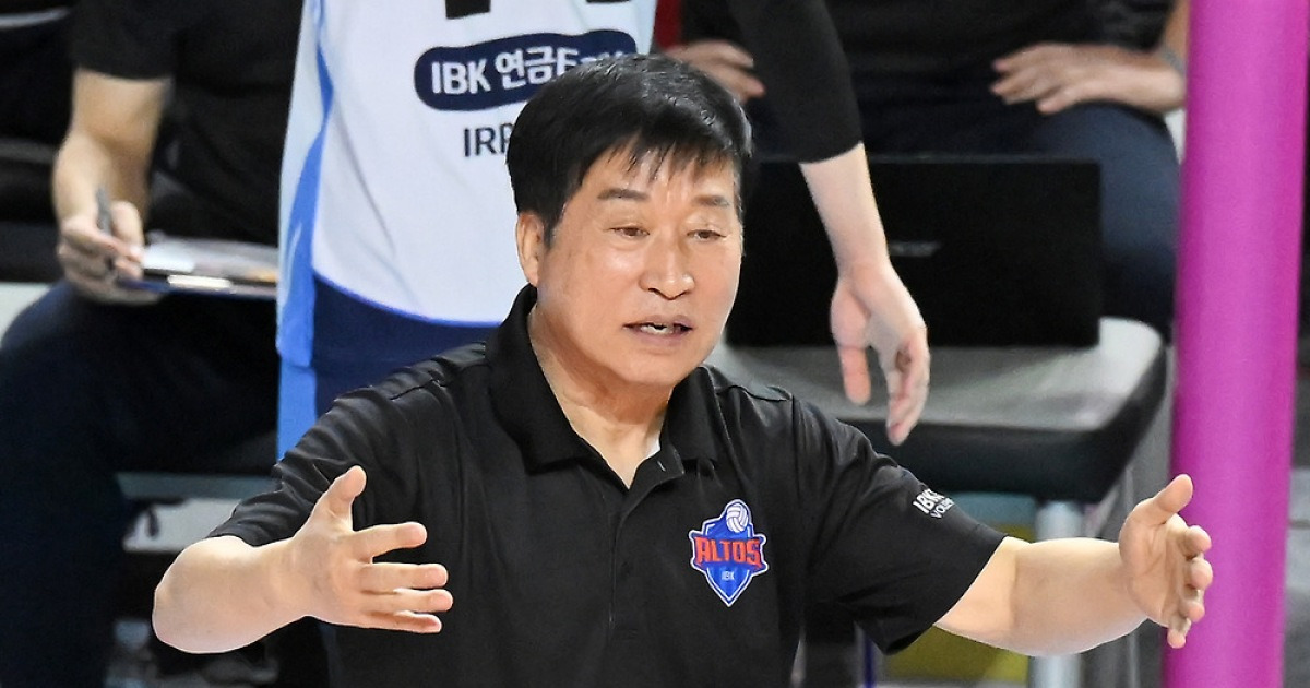 “짜식…잘 하는데 가끔 엉뚱한 짓을 해” IBK 김호철 감독의 애정 어린 질타받는 김하경의 남은 4경기 활약이 IBK 차기 시즌 구상을 결정한다