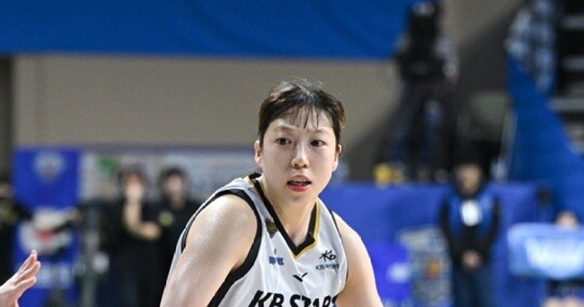 [WKBL PO 리뷰] ‘모에 버저비터’ KB, 우리은행에 역전승 … 승부는 1승 1패