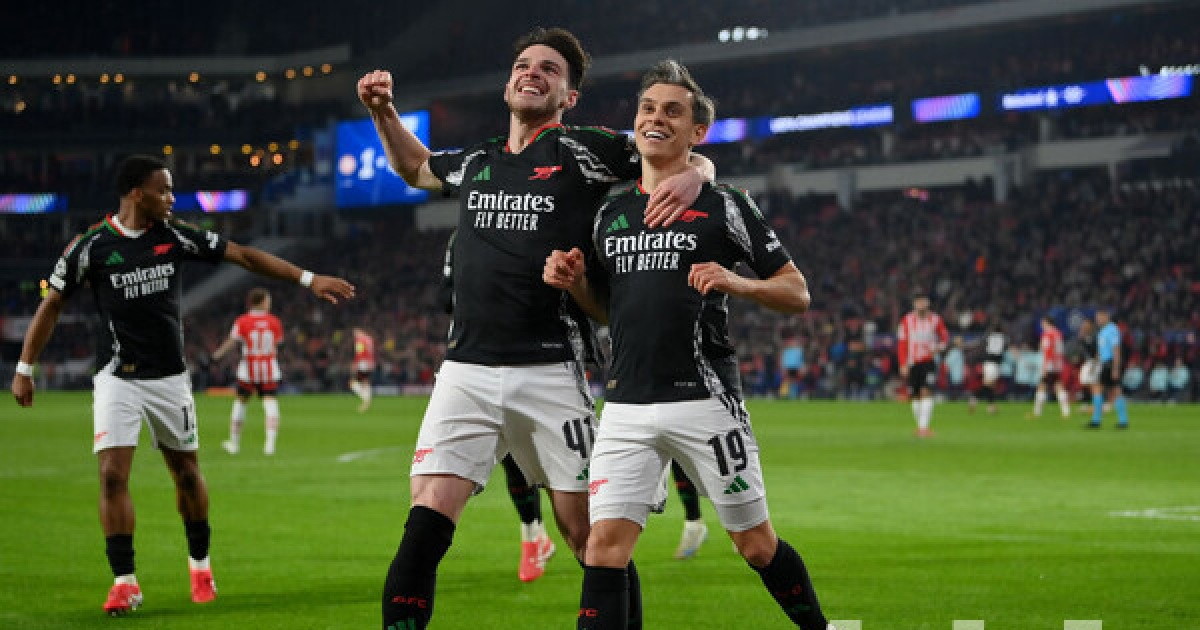 [ucl.review] 골골골골골골골! '공격수 줄부상' 아스널 미쳤다...PSV 원정에서 7-1 대승→8강 진출 청신호