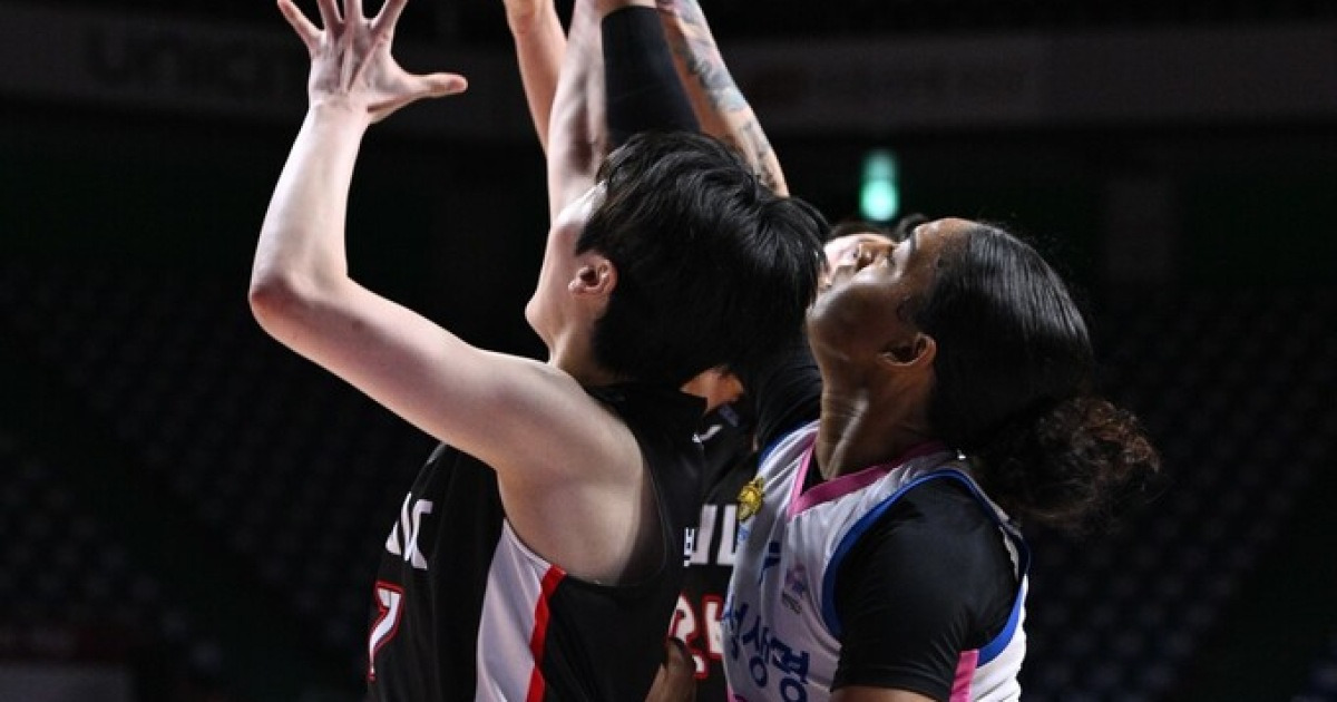 여자프로농구 PO 2차전…BNK 2승 ‘챔프전 확률 100%’ 잡았다